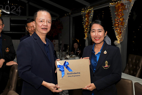 สมนึก ศิริจรัสวงศ์ นายกสมาคมนักเรียนเก่าบดินทรเดชา (สิงห์ สิงหเสนี) - www.dekbodin.com